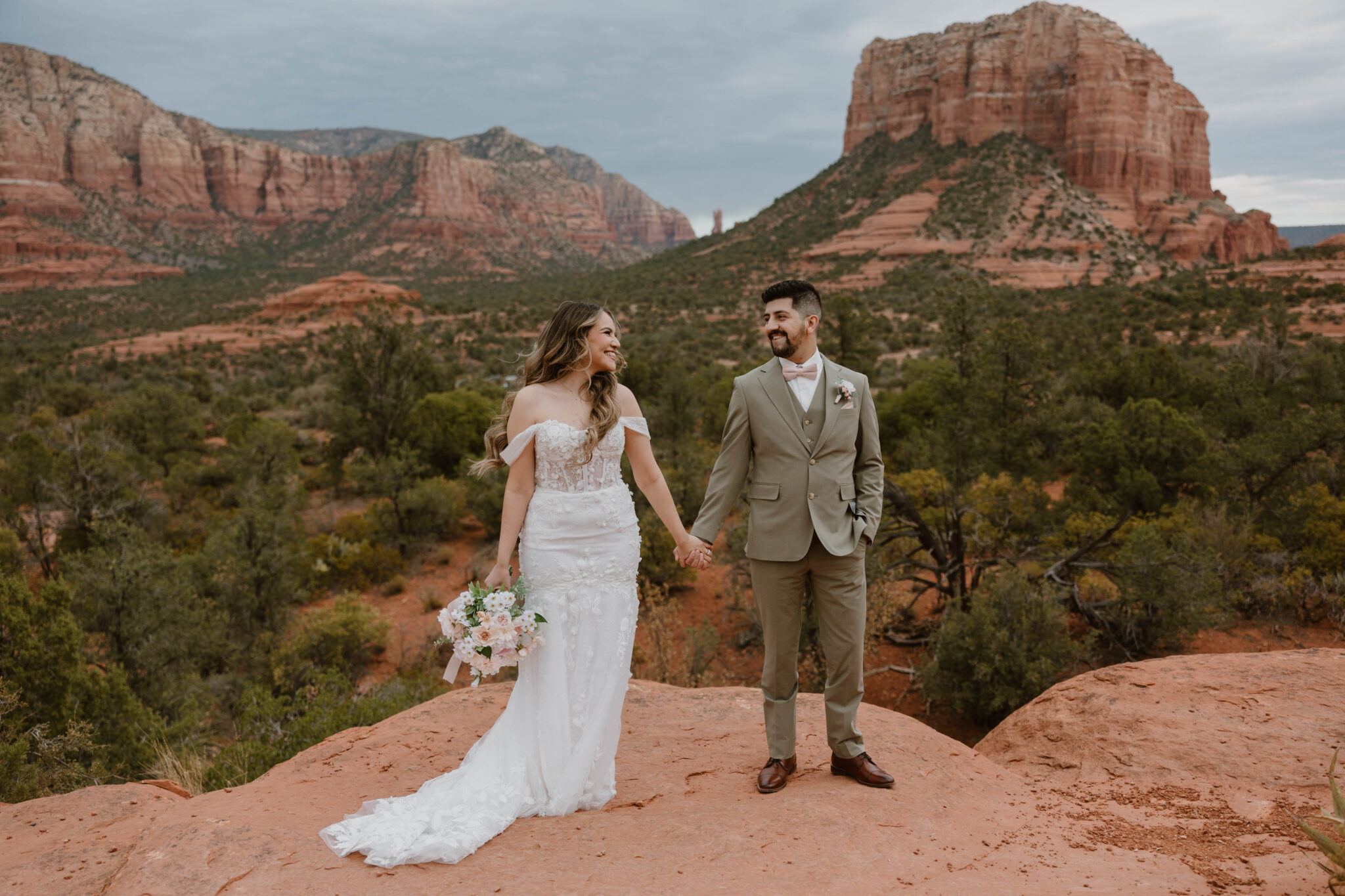 Sedona Elopement: Your Guide to the Best Locations - haleymoonenphotofilm.com